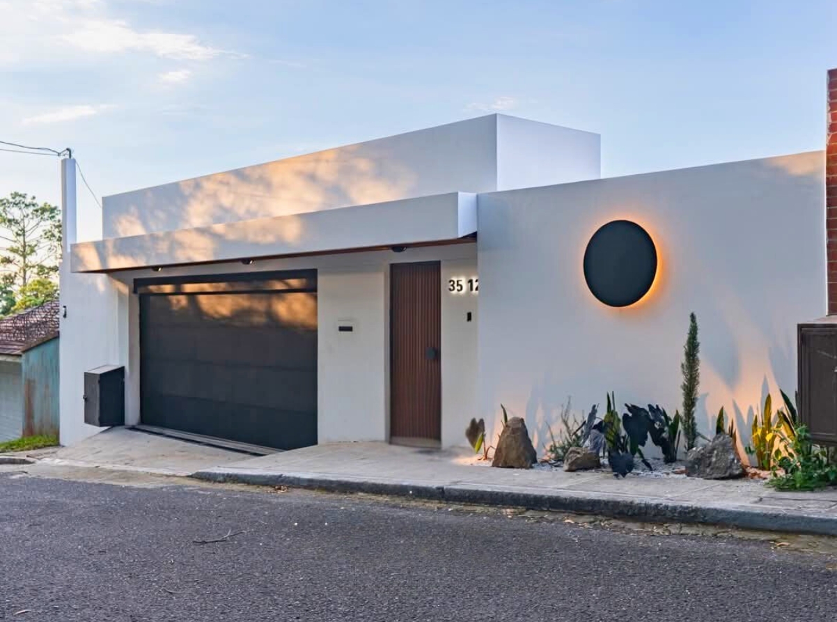Casa remodelada en venta en Zona 10 El Prado con 4 dormitorios ...